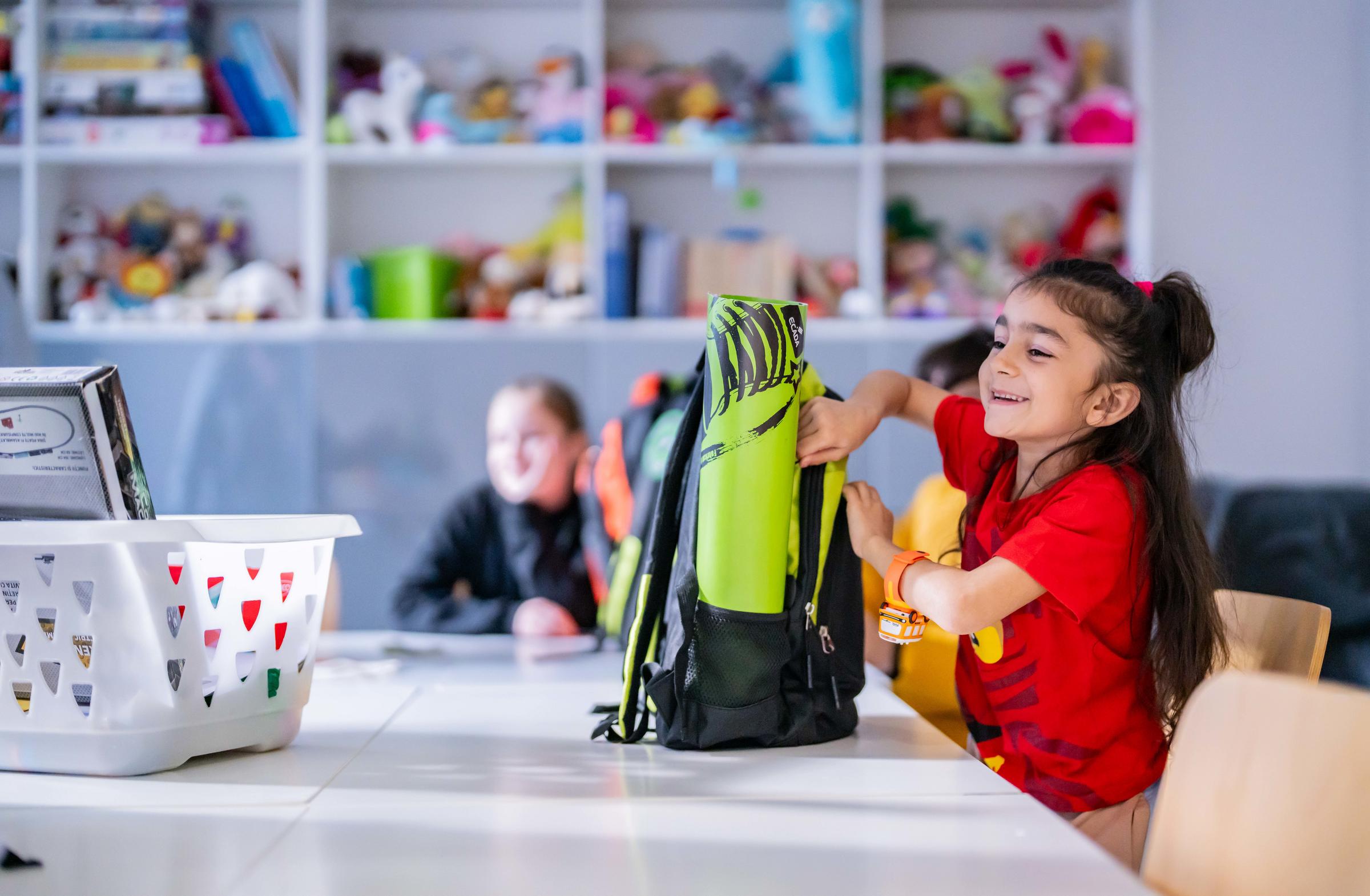 Eine Schultasche für Kinder in Moldau
